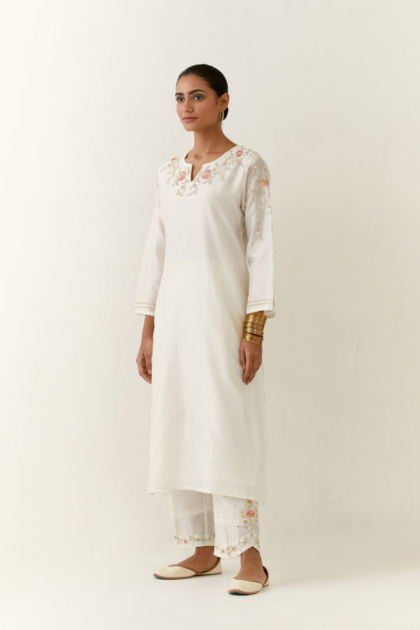 Anantaa By Roohi - Off White Embroidered Silk Kurta Set - Elahe
