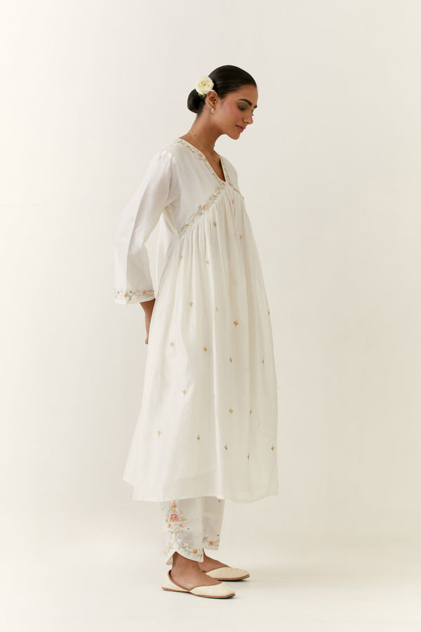 Anantaa By Roohi - Off White Yoke Kurta Set - Elahe