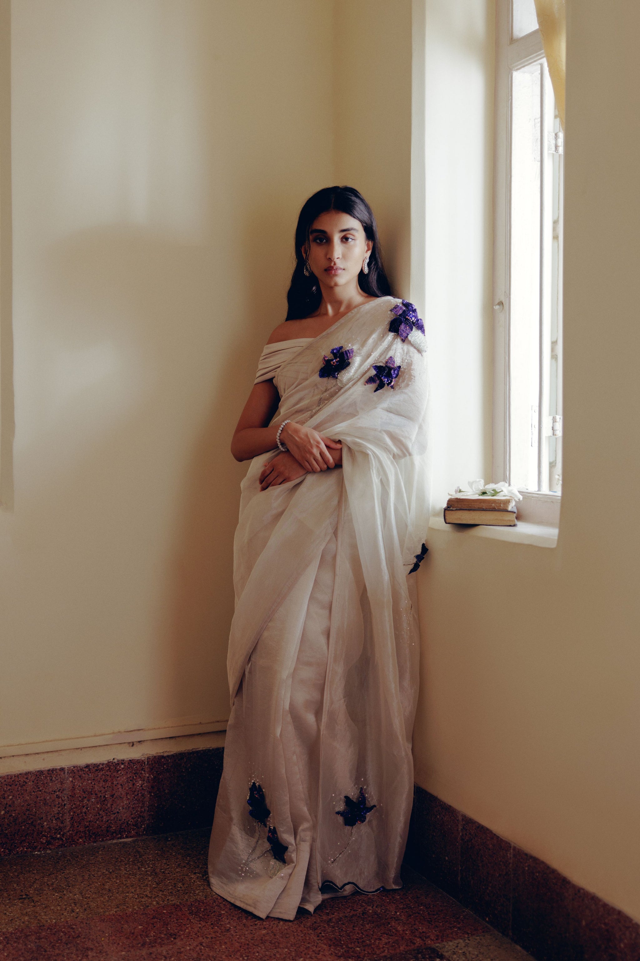 Jadon - Silver 3d Flower Saree - Elahe