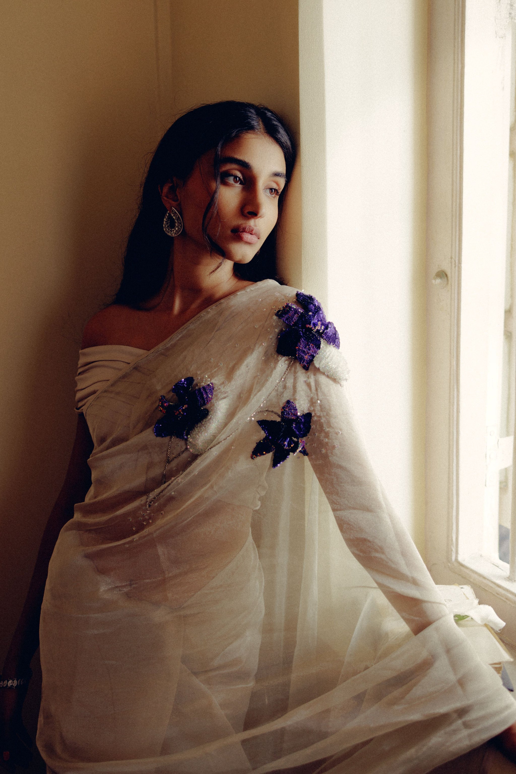 Jadon - Silver 3d Flower Saree - Elahe