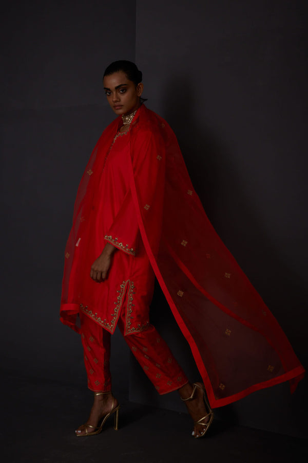 Brih - Embroidered Dupatta - Elahe